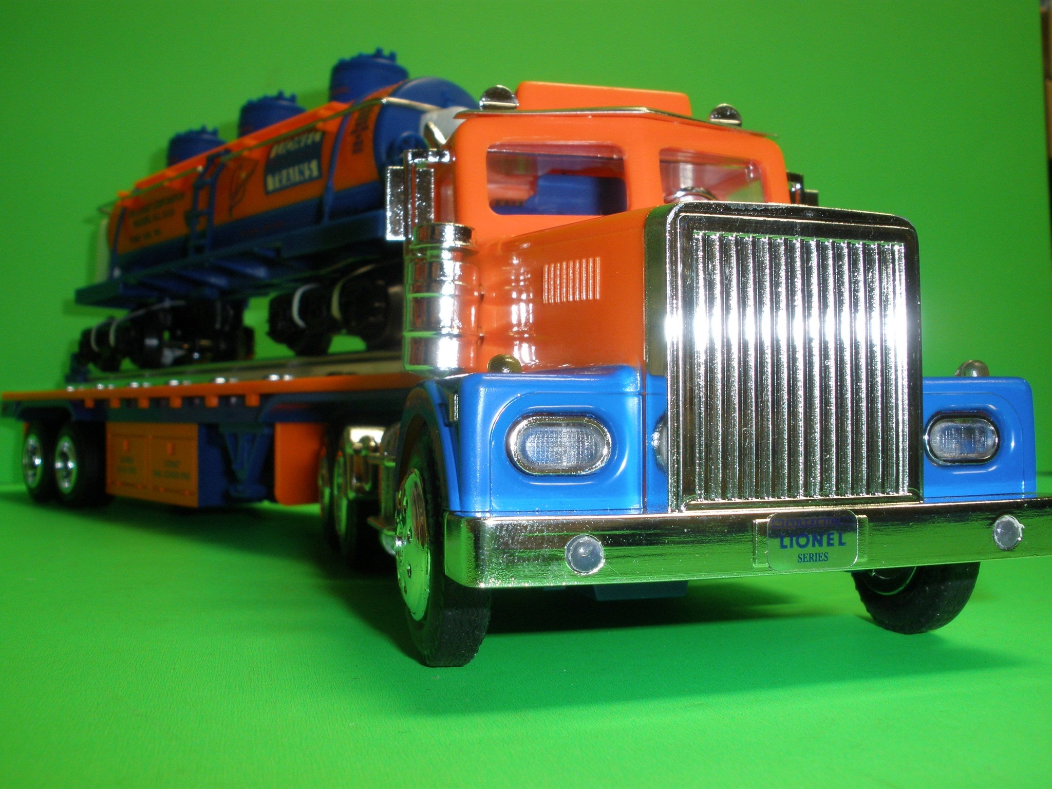Lionel Trains 2001 Flatbed Truck & 3 Dome Tanker Car – Texaco Toys Plus