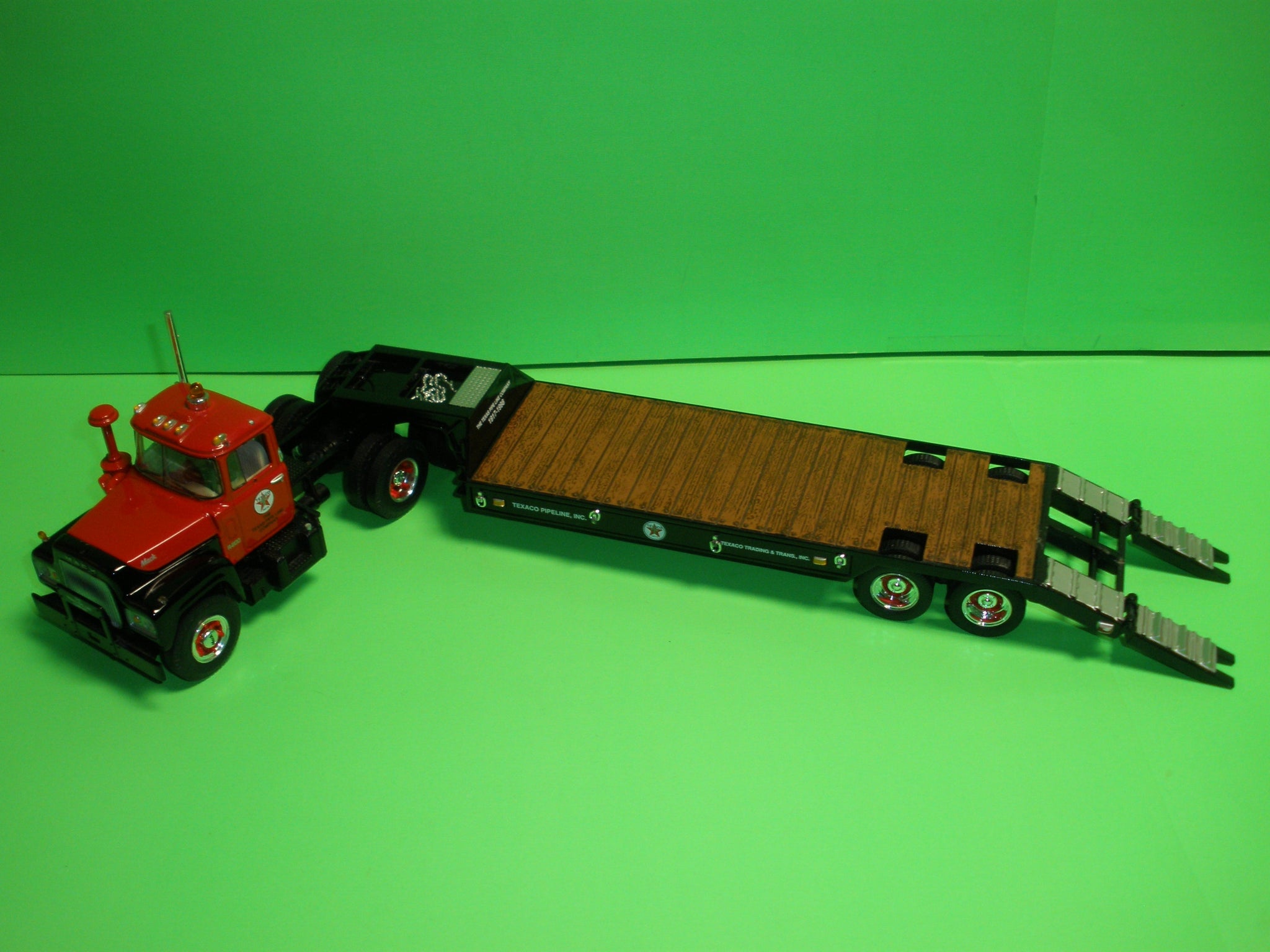 #8 - Texaco Mack R Model Tractor & Lowboy Trailer Pipeline Series ...